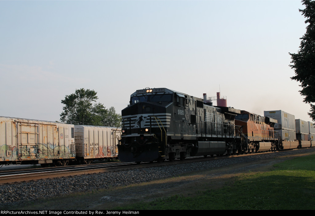 NS 9180 & BNSF 7366 (2)
